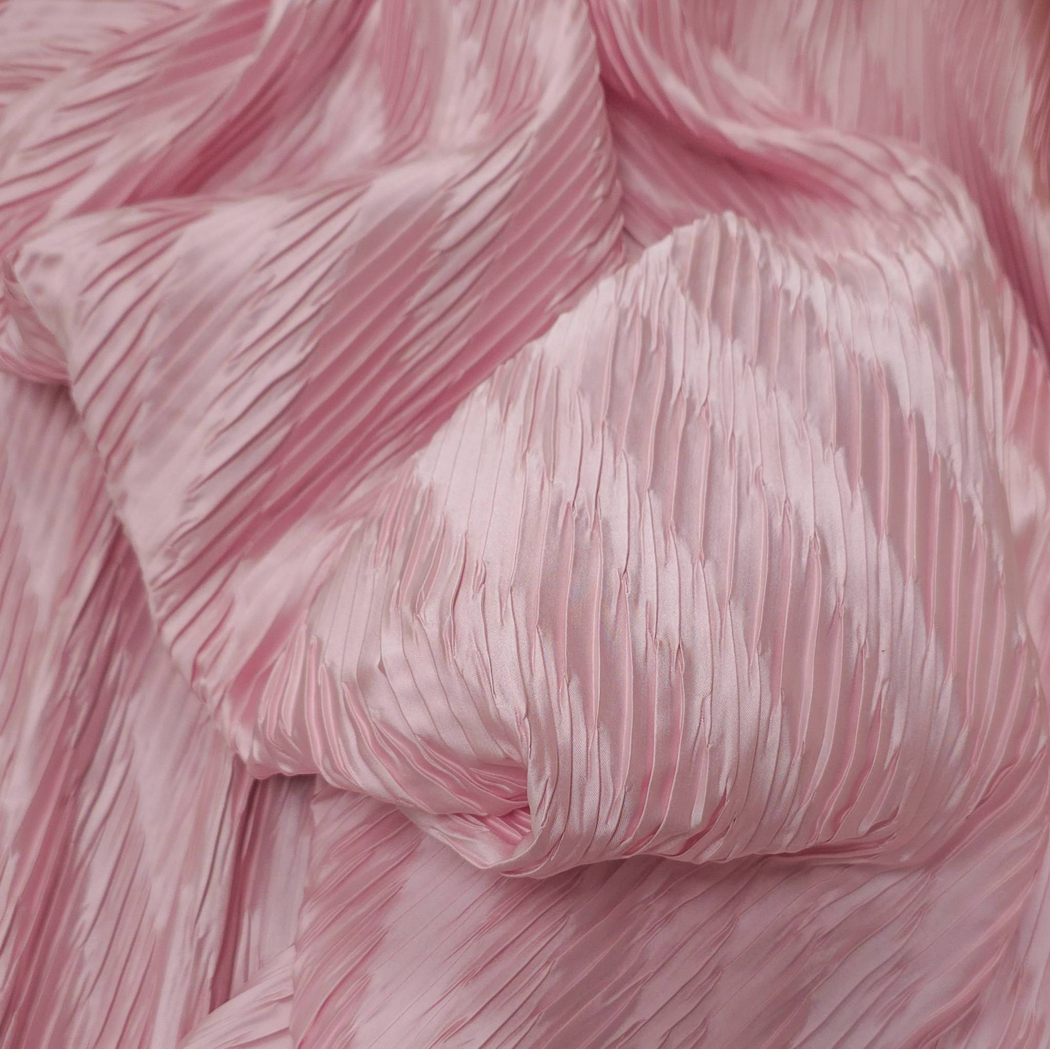 Lightweight 100% Polyester Plissé Fabric – Les Tissées
