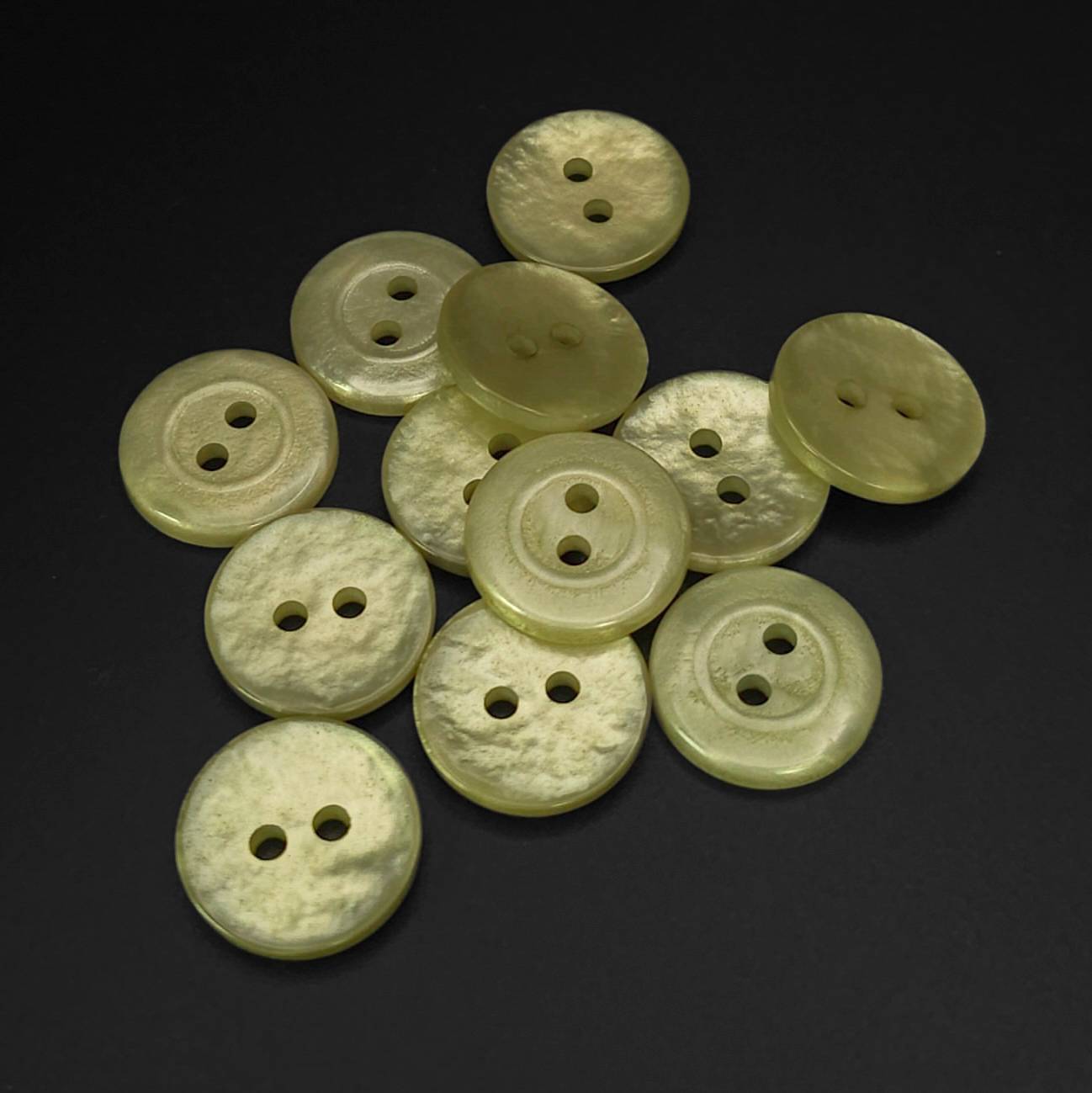 Shop Canada’s Largest Collection of Buttons | Les Tissées