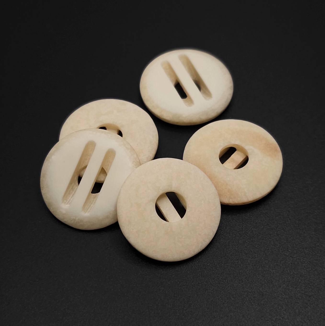 Shop Canada’s Largest Collection of Buttons | Les Tissées