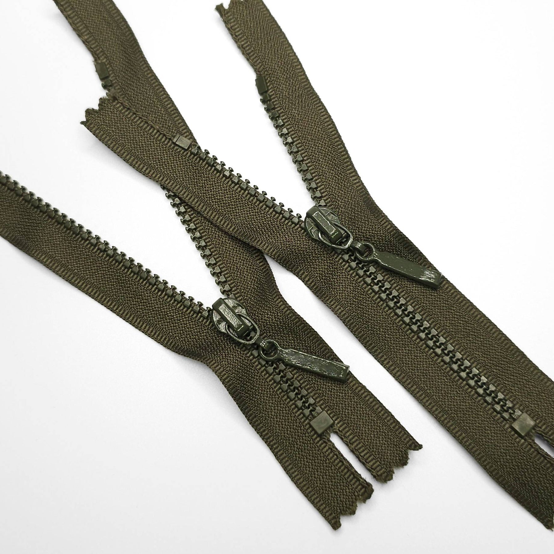 Buy Quality Zippers Online | Large Selection for Sewing | Les Tissées