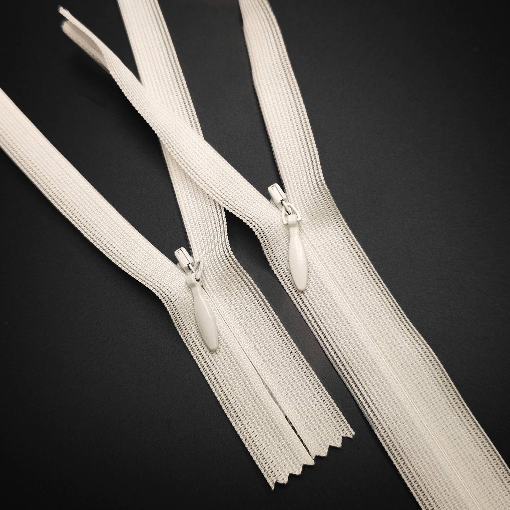 Buy Quality Zippers Online | Large Selection for Sewing | Les Tissées