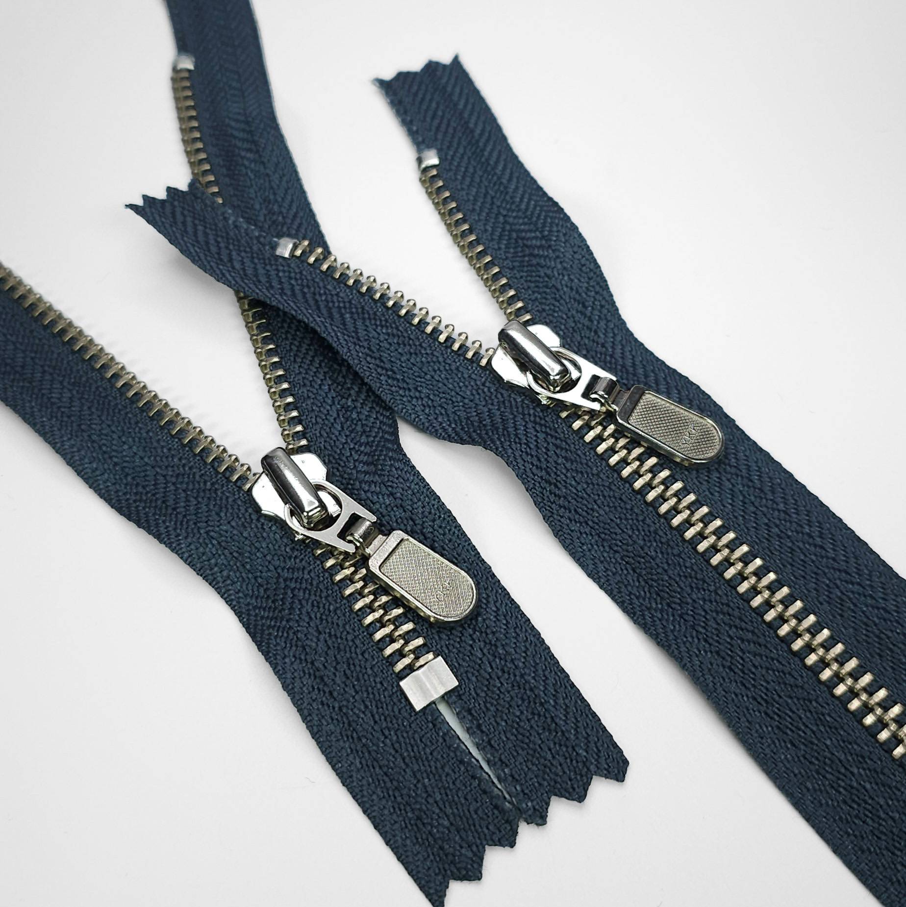 Buy Quality Zippers Online | Large Selection for Sewing | Les Tissées
