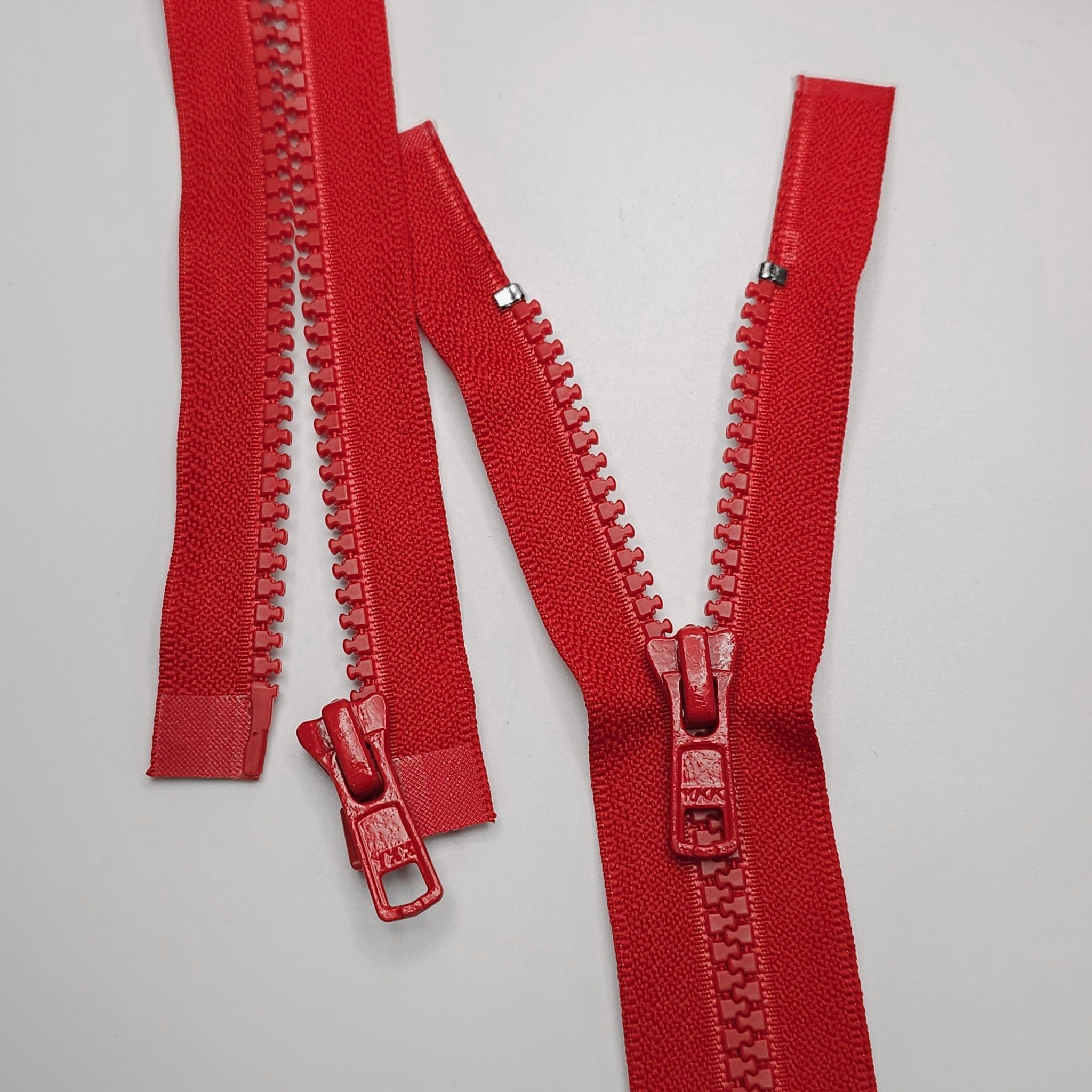 YKK Open End Zipper | Molded Plastic | Red | #5 | 30'' - 76 cm – Les ...