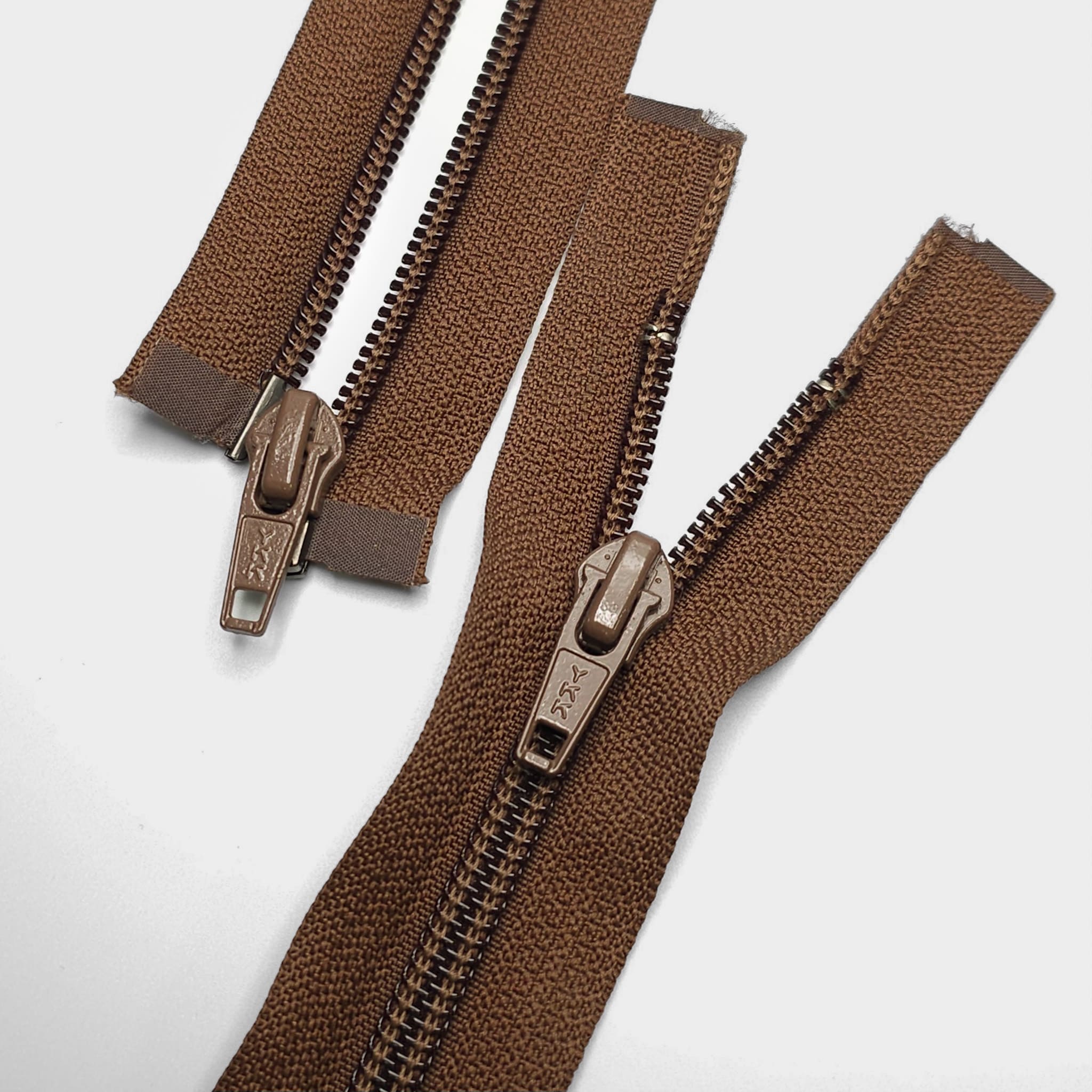 Largest Selection of Zippers in North America | Les Tissées